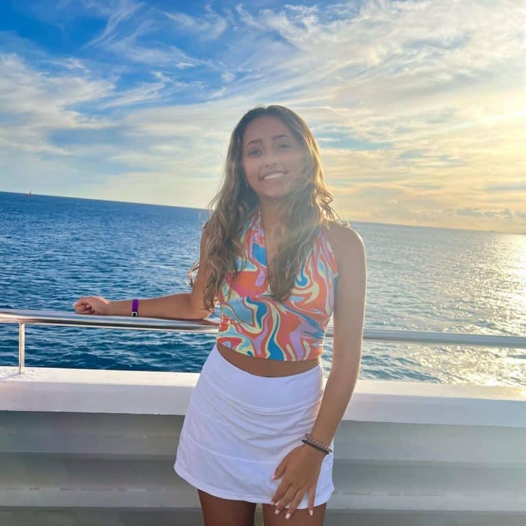 How Old is Lexi from Fgteev, Bio, Net Worth, Boyfriend, Real Name